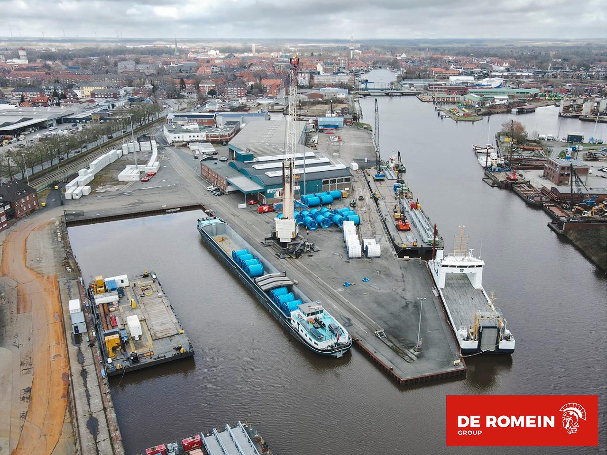 Mobiele havenkraan vergroot overslagcapaciteit haven Emden - De Romein